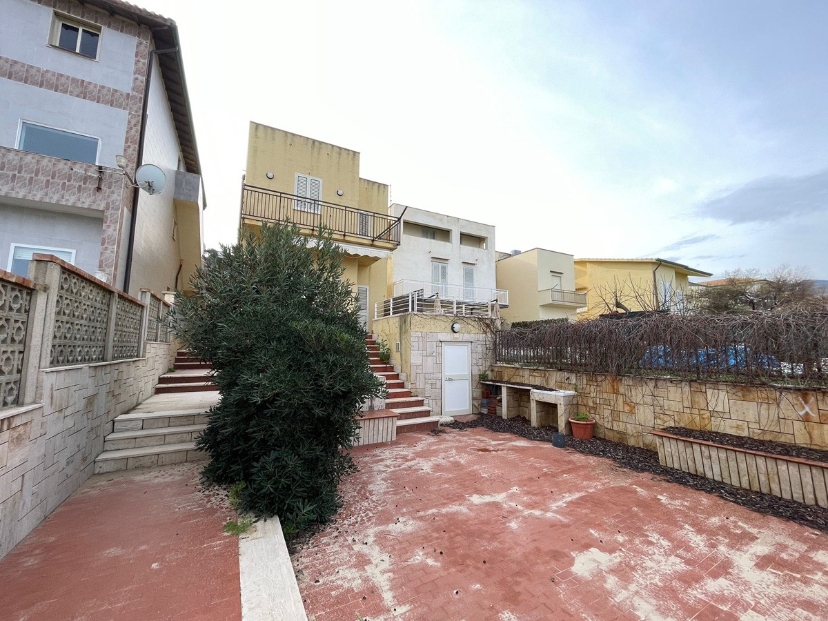 Strandhus til salg i Alcamo Marina – direkte på stranden | CASA-ITALIA.dk