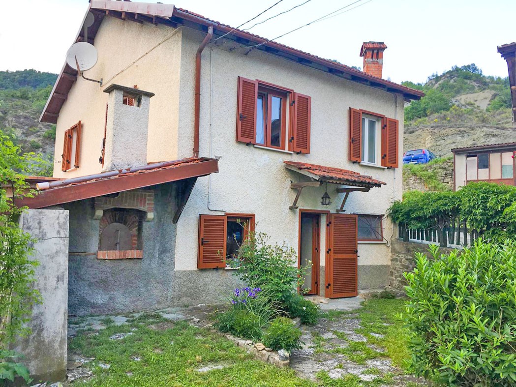 Villa til salg i Spigno Monferrato, Piemonte for 175.000€ | CASA-ITALIA.dk